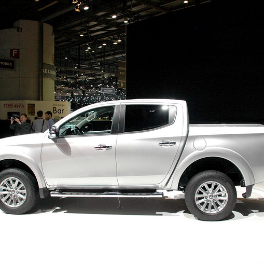 Mitsubishi L200 2016 expuesta en Ginebra, lateral - Autos Actual México