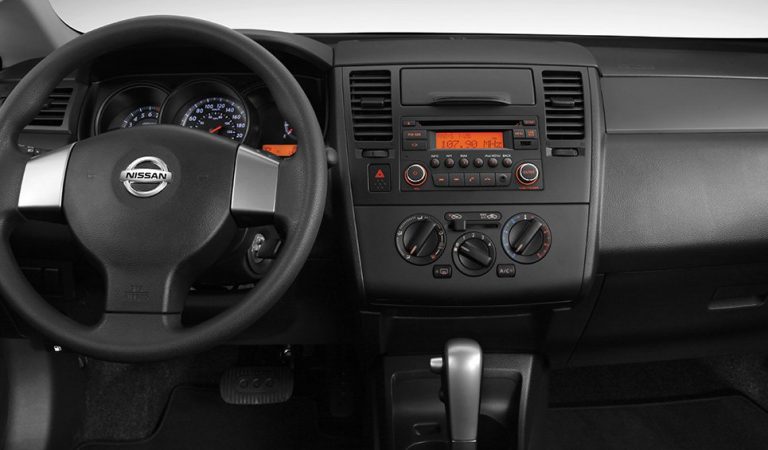 Nissan Tiida 2018 ya en México, precios y versiones - Autos Actual México