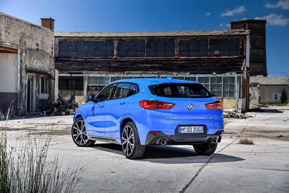 BWM X2 azul atrás - Autos Actual México