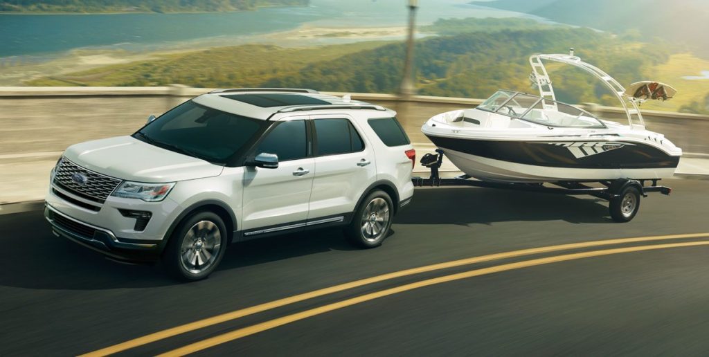 Ford Explorer 2018 en México posterior con remolque - Autos Actual México