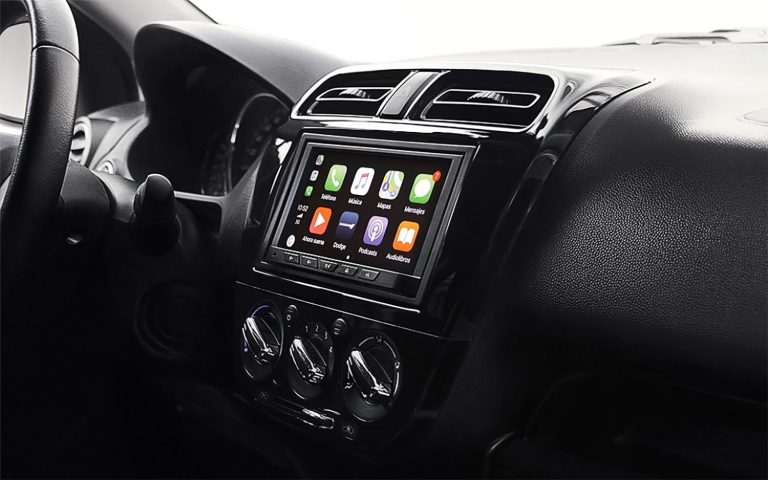 Dodge Attitude 2022 en México interiores con pantalla touch con Apple ...