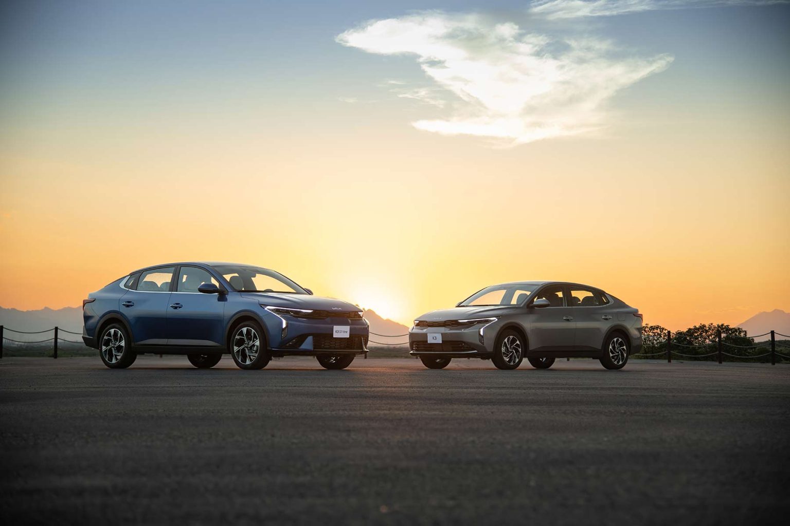 Kia K3 Sedán 2024 en México - Exterior, K3 y K3 GT Line en atardecer, estacionados - Autos ...