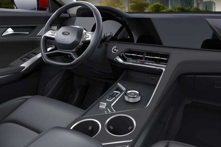 JAC lanza la nueva JAC 8: una SUV de tres filas familiar