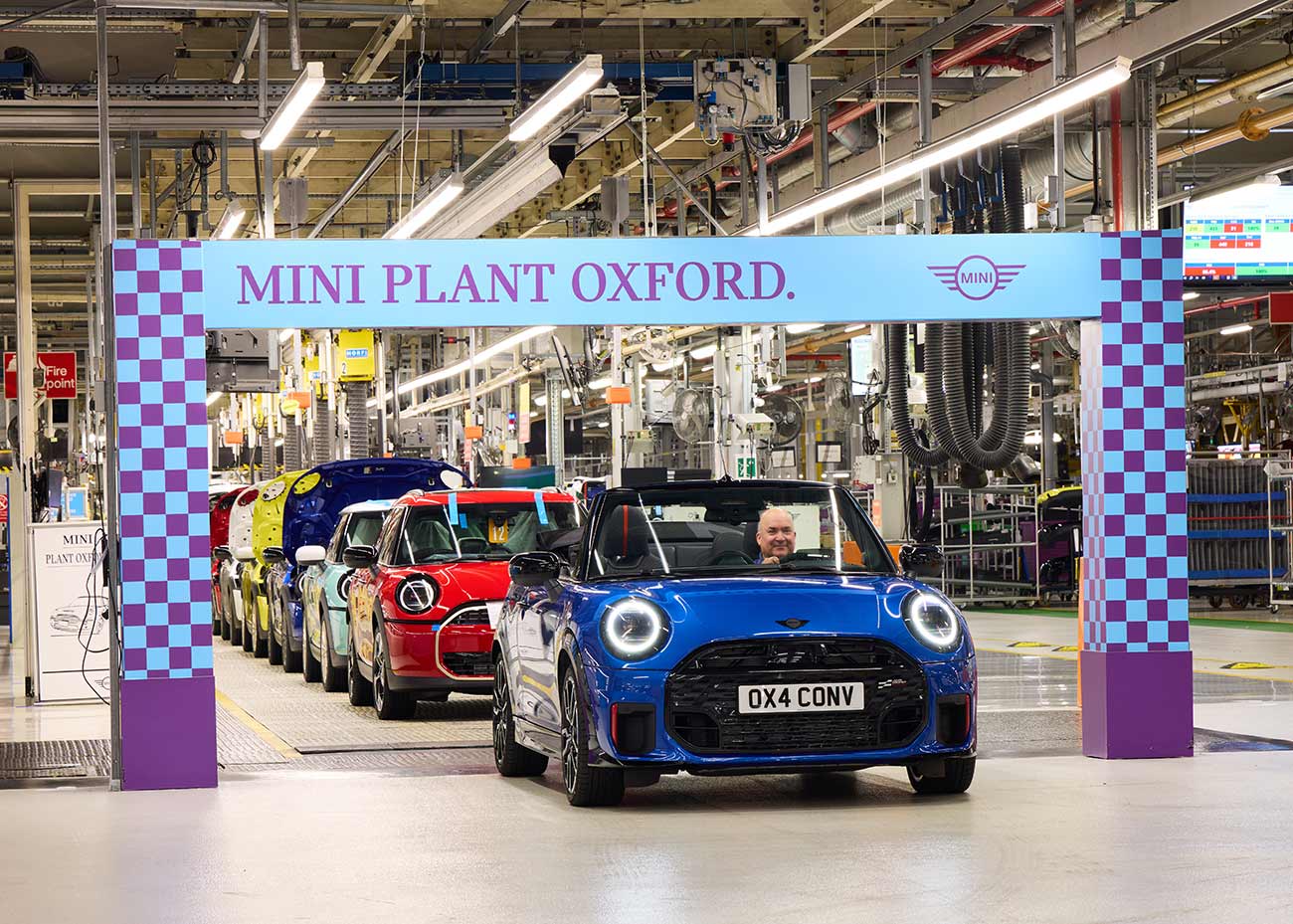 El MINI Cooper Convertible llegará en 2025 a México: sale de producción ...
