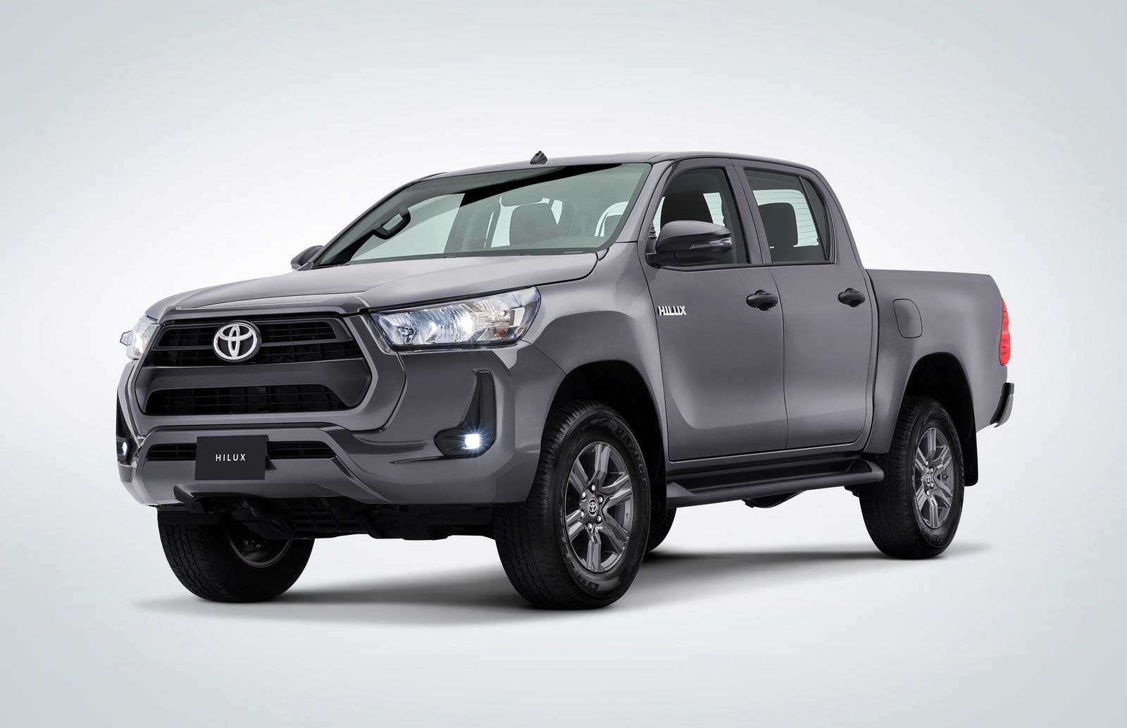 Toyota lanza en México la nueva Hilux 2025 a gasolina y diésel